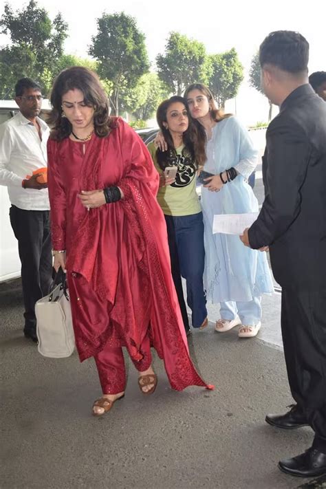 Airport Look इंडयिन सूट में प्यारी लगीं राशामाथे पर बिंदिया और मांग