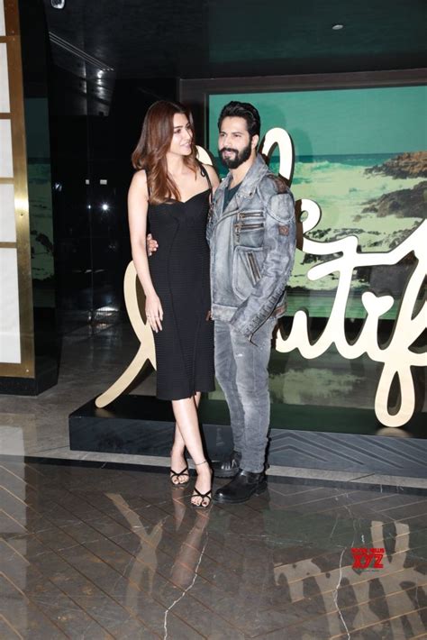 Varun Dhawan Kriti Sanon Director Amar Kaushik And Dinesh Vijan