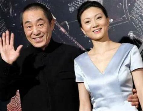章子怡沙滩脱掉自己泳衣与富豪亲热，和导演深夜讨论剧本张艺谋桃花绯闻