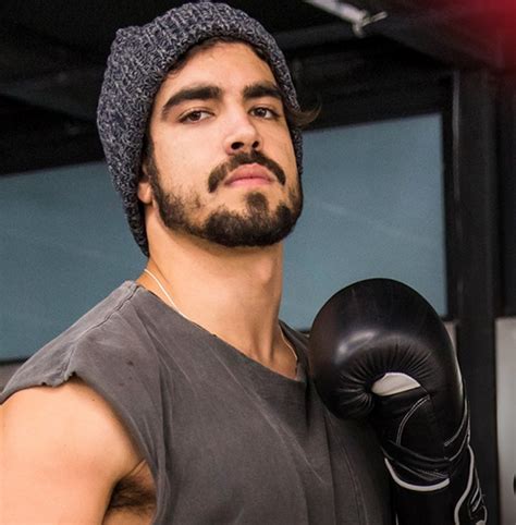 Caio Castro E Grazi Massafera São Flagrados Juntos Em Trilha Mh