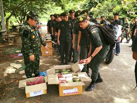 วันนี้แจกตำราเรียน และสมุดประจำตัวนักศึกษาวิชาทหาร ให้นักศึกษาวิชาทหารชั้นปีที่ 1 2 กรม