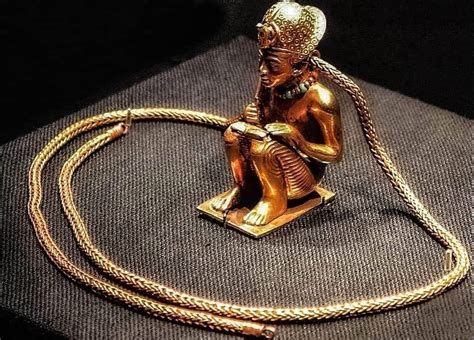 مقتنيات توت عنخ آمون أحد الكنوز المُكتشفة من مقبرة الملك توت عنخ آمون