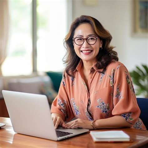 Premium Photo Asian Woman Smiling Senior Woman Wearing Eye Glasses