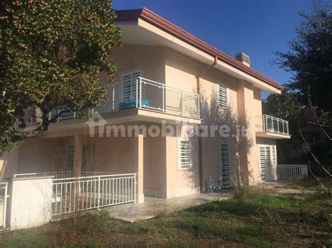 Vendita Villa Bifamiliare In Via Guglielmo Quattrucci Grottaferrata Ottimo Stato Posto
