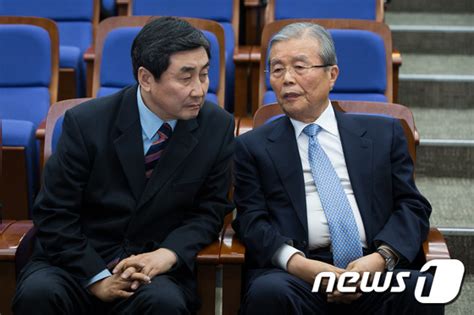 대화 나누는 김종인 이종걸