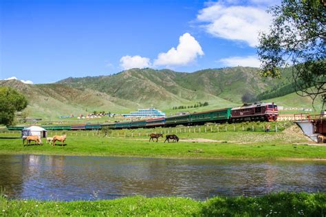 Хотоос хоёр цагийн дотор галт тэргээр аялах хамгийн гоё 5 өртөө