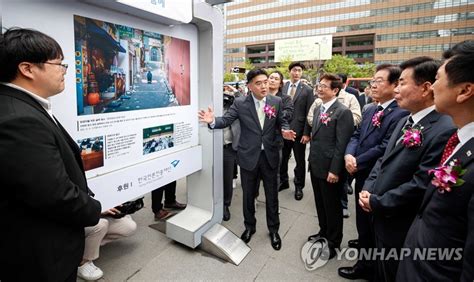 韩国新闻摄影展开幕 韩联社
