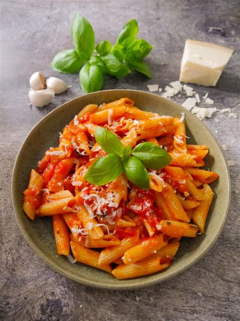 Easy Tomato And Basil Pasta Sauce Lost In Food