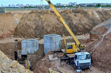 地下的排水沟管道建筑工地替代起重机矿坑暴风雨安装手术