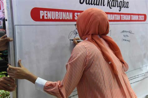 Ketua Tp Pkk Kalteng Ivo Sugianto Sabran Tandatangani Komitmen Bersama