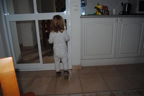 Am un monstru în cameră O fetiță a avertizat o pe mama ei dar nu a