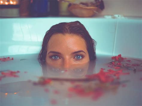 Todo lo que un baño caliente beneficia a la salud y aún no lo sabes