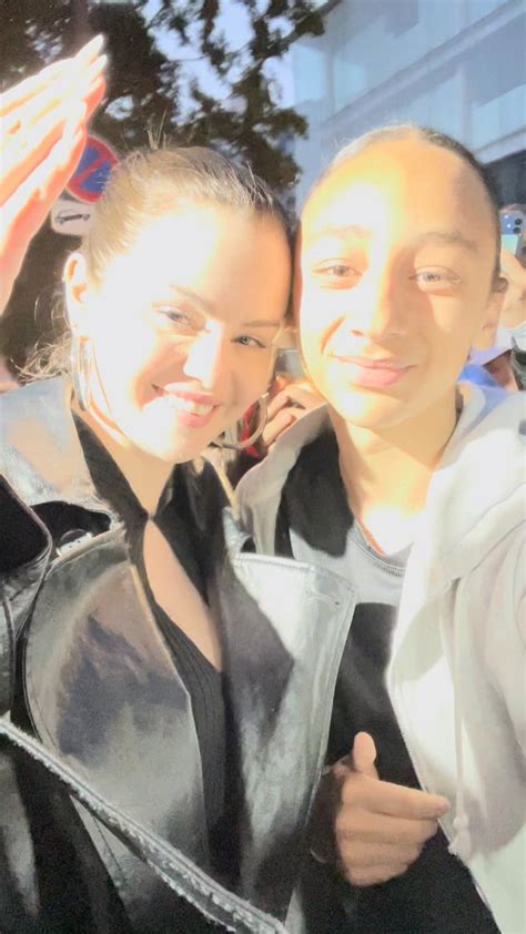 Selena Gomez Source Fan Account On Twitter Selena Gomez Avec Un Fan