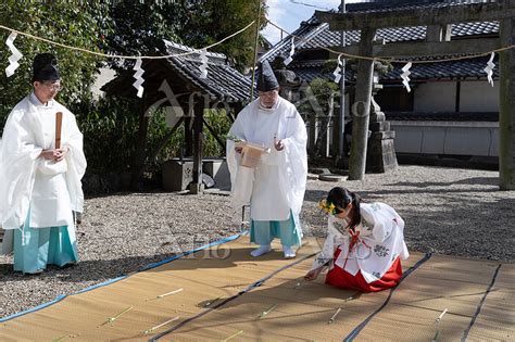 甲斐神社 おんだ祭 田植え 奈良県 大和郡山市 246915831 の写真素材 アフロ