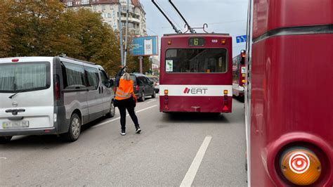 На Незалежності у ДТП потрапив тролейбус Інформатор Івано Франківськ