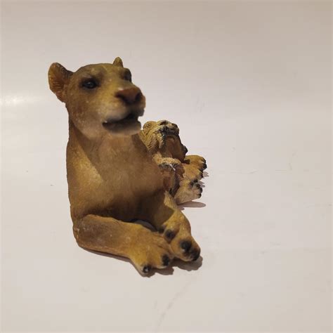 Lioness With Cub Collectible Resin Figure 4 Property Room