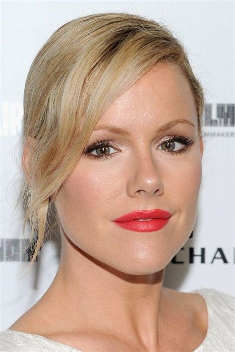 Kathleen Robertson About Entertainment Ie