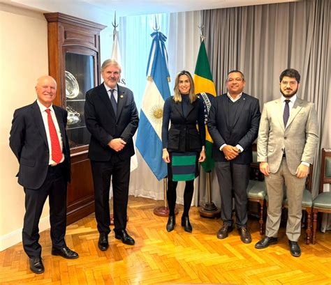 Se llevó a cabo una reunión institucional con representantes del