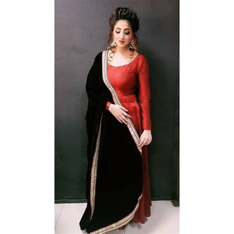 Actress Fatima Sohail Latest Pictures With Her Son Reviewitpk