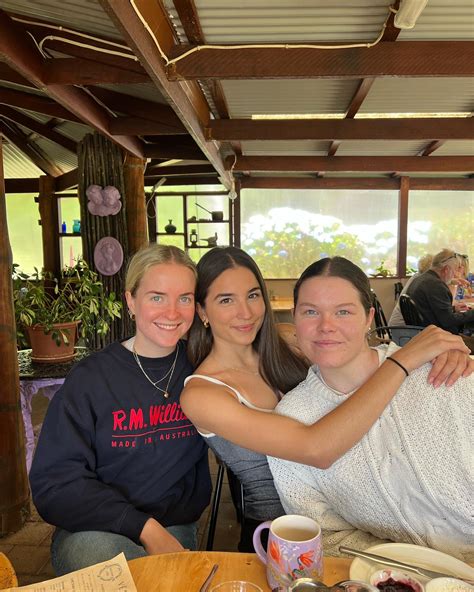 Annie Stapleton Annie Stapleton • Instagram Photos And Videos