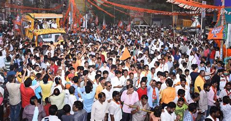 Amit Shah Holds Colourful Roadshow