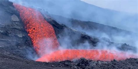 Ätna spuckt grössere Menge Lava Alarmstufe Orange