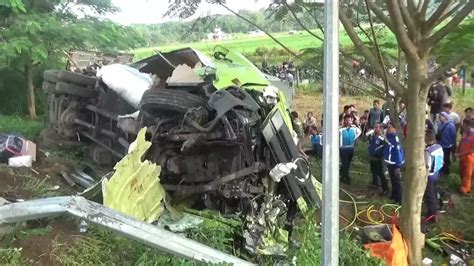 Sopir Mengantuk Dan Rem Blong Diduga Jadi Penyebab Tabrakan Beruntun Di Tol Semarang Solo