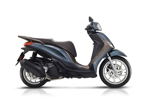 Motorrad Vergleich Piaggio Beverly 300 S 2022 Vs Piaggio Medley 125 Ie