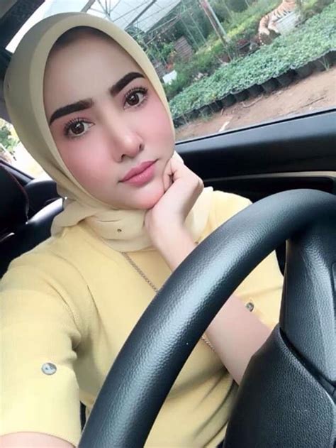 Awek Tudung Dalam Kereta Suzi Babece Awek Tudung Dalam Kereta Suzi Babece