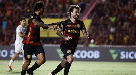 Sport ganha do Santos e garante acesso à Série A Sport Club do Recife