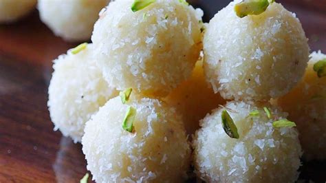 Instant Coconut Laddu నోట్లో వేసుకోగానే వెన్న‌లా క‌రిగిపోతాయి ఈ ల