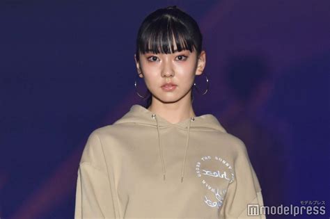 画像16 Girls2菱田未渚美、スウェットセットアップでストリート全開 技ありアップヘアがキュート＜tgc 和歌山 2023
