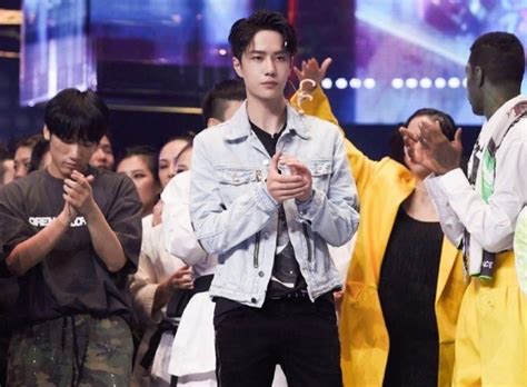 街舞：王一博成欺诈师，与导演battle玩梗，这个定点90％的人没懂 360娱乐，你开心就好
