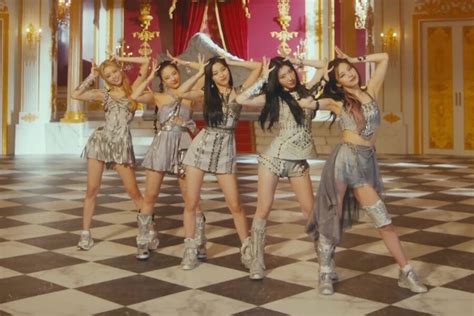 Lirik Lagu ITZY SNEAKERS English Version Lyrics Single Terbaru Di Album CHECKMATE Bagikan Berita