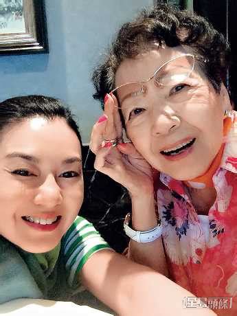 53歲陳淑蘭罕有露面撞樣60歲關之琳 鬈髮配煙燻眼妝相似度極高 事事如意生活網站