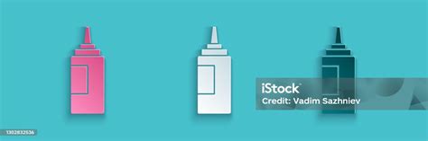 파란색 배경에 격리 된 소스 병 아이콘을 잘라 케첩 겨자 마요네즈 병에 소스를 얹고 패스트푸드를 먹습니다 종이 아트 스타일 벡터 겨자에 대한 스톡 벡터 아트 및 기타 이미지