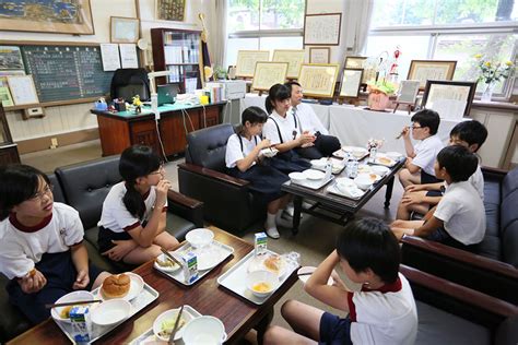「校長先生と給食」