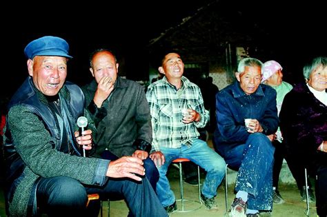 “乡村夜话”搭起干群“连心桥” 菏泽日报社