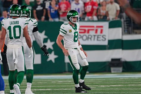 Aaron Rodgers Walking Without Crutches In Jets Rehab Update