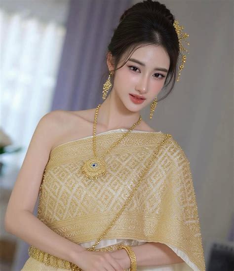 ฟิวศัลยกรรมเกาหลีไม่โลกสวย น้องยีนส์ ชุดไทยรับสงกรานต์ค่าา 🥰 จมูกหมอ