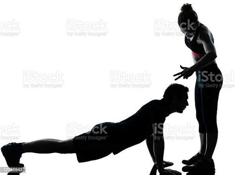 한 남자가 여자의 커플입니다 워크아웃용 피트니스 운동 2명에 대한 스톡 사진 및 기타 이미지 2명 강사 교습 Istock