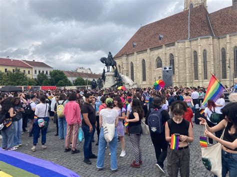 Ziua de Cluj Marșul Cluj Pride Peste 2 000 de persoane s au adunat