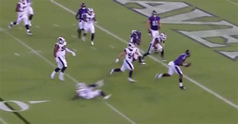 Lamar Jackson Breaks Ankles Of Two Defenders Makes Them Look Silly