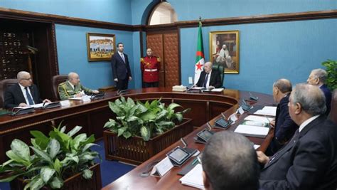الرئيس الجزائري يقرر إجراء الانتخابات الرئاسية في 7 سبتمبر المقبل