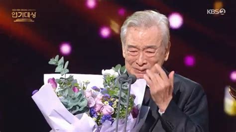 오래 살다 보니 이런 날도”90세 이순재 Kbs 역대 최고령 대상
