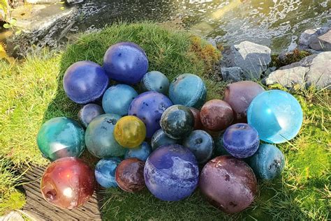 Lot 11 25 Glass Floaters In 3 Different Sizes