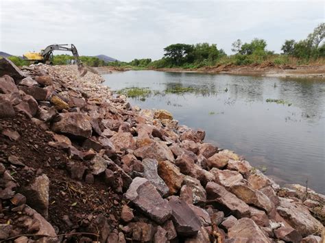 Avanza Obra En Río De Coahuayana Para Proteger Canal De Riego Quadratín Michoacán