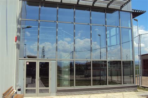 Окачени фасади Качествена дървена дограма Famoso Line