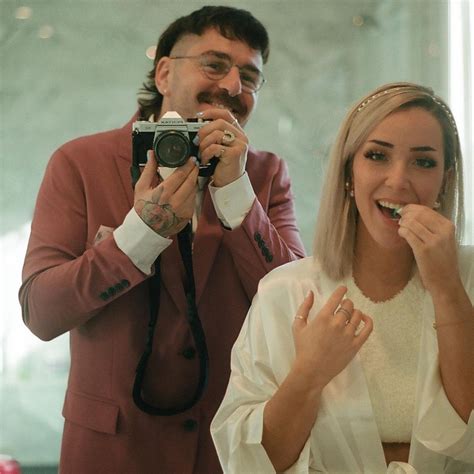 Youtuber Jenna Marbles Marries Julien Solomita After 9 Years Together