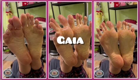 Gaia Feet Oily Soles And Spread Her Super Long Toes